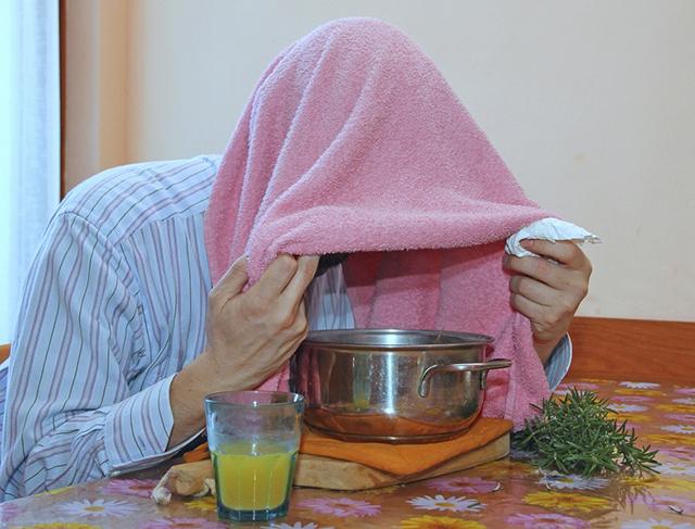 Tos con flema amarilla: causas, tratamiento y remedios